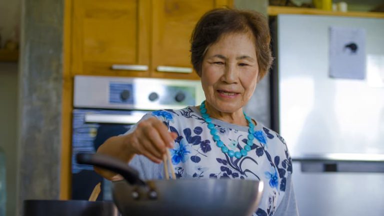 Easy Recipes for Seniors Who Live on Their Own