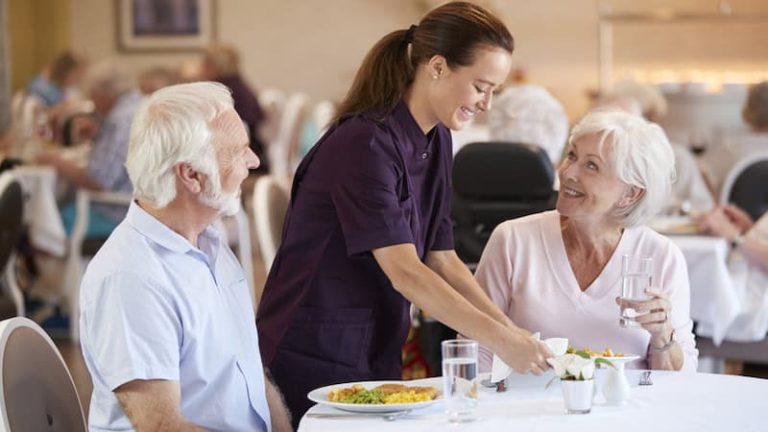 Dining Options in Senior Living Communities | Seniors Guide